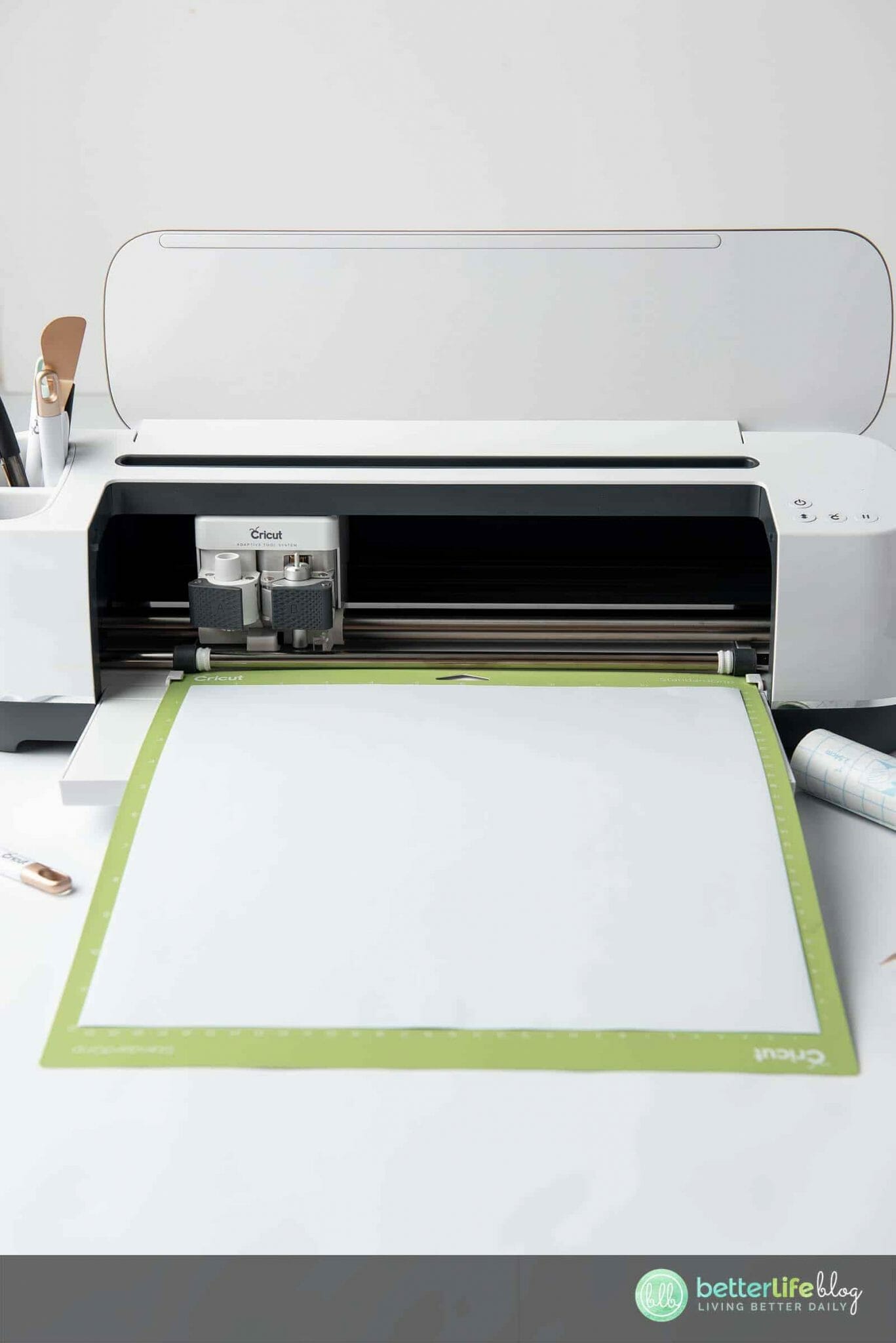 Adorable Personalized House Ornaments with Cricut – Better Life Blog